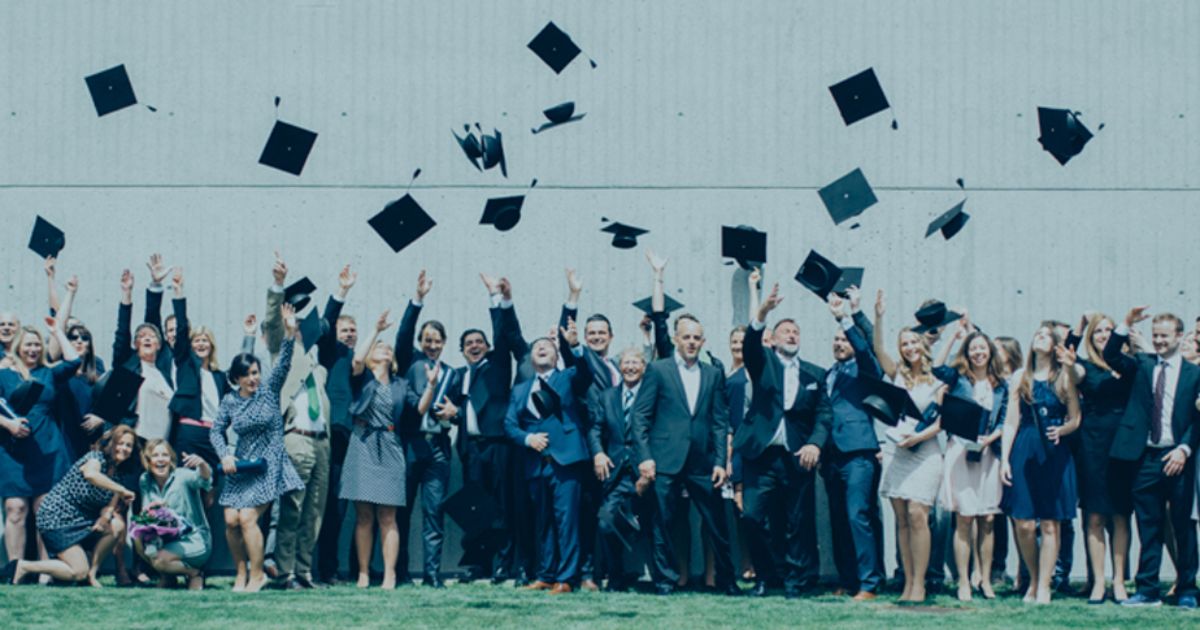 Absolvent_innen - Universität für Weiterbildung Krems