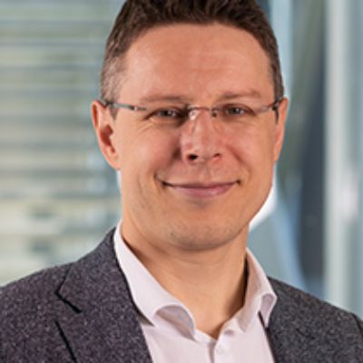 Daniel Varro - Universität für Weiterbildung Krems